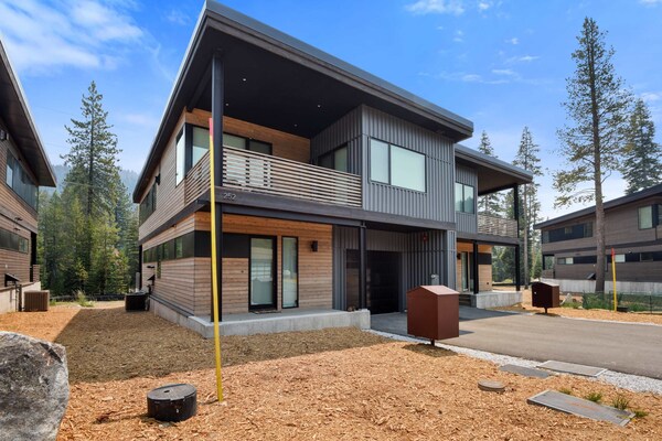 Enjoy Paradise Hot Tub, Bike & Beach Equipment! - Olympic Valley, CA