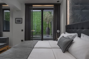 Quarto Duplo Superior, pátio | Minibar, secretária, quartos insonorizados, roupa de cama fornecida 