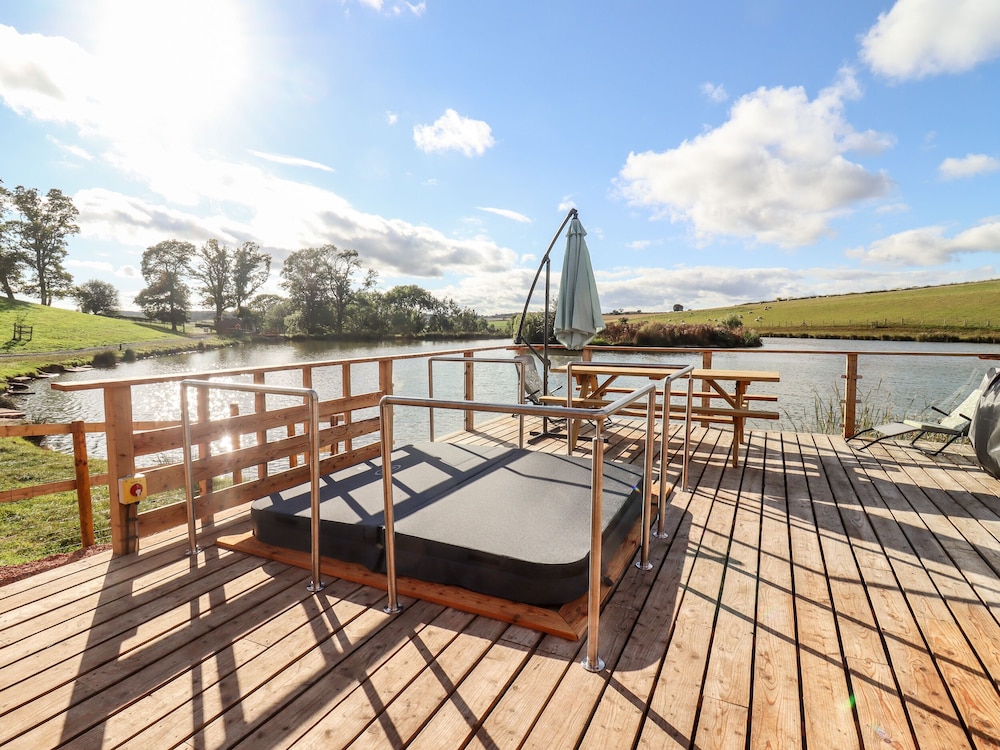 Douglas Cabin - Malvern Hills