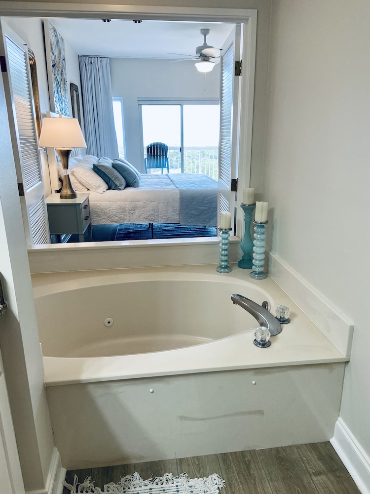 Suite Retreat Summit Tops'l Resort - Miramar Beach, FL