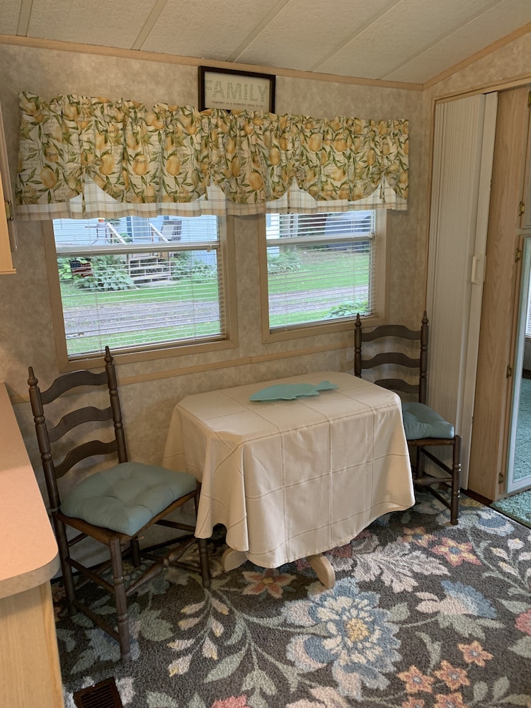 Peaceful Get-away Near Conneaut Lake - Lake Erie, PA