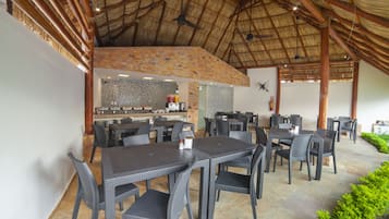 Café da manhã inglês grátis todos os dias
