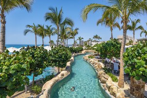 5 piscinas exteriores, guarda-sóis, espreguiçadeiras 