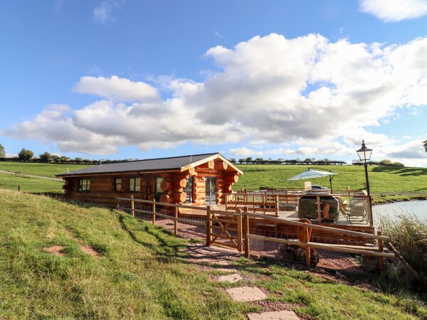 Cedar Cabin At Salford Court Farm Fishing Cabins - Shropshire
