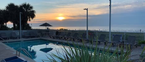 Piscina interna, piscina externa sazonal