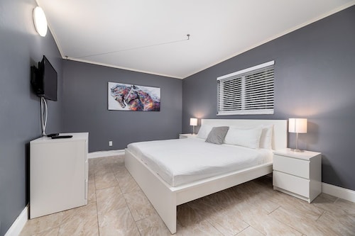 Charlie Chaplin - A Timeless Modern Escape! 1br/1b - Fort Lauderdale