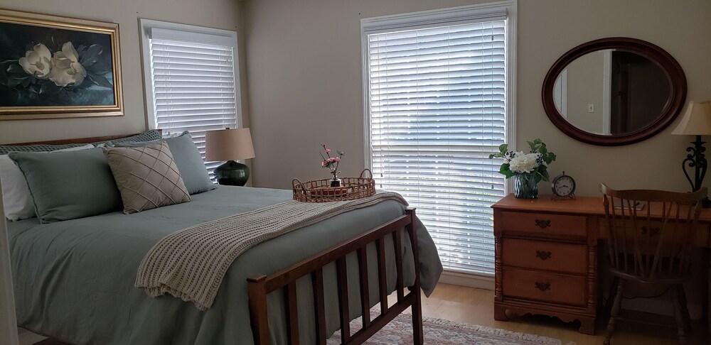 The Azalea Cottage, Bergfeld Park! - Tyler, TX