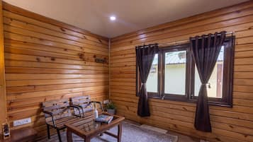 Premium jungle Cottage | Escrivaninha, espaço de trabalho para notebook, Wi-Fi de cortesia