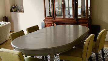 Apartamento | Cozinha privada | Um frigorífico, um micro-ondas, um forno, uma placa de cozinha