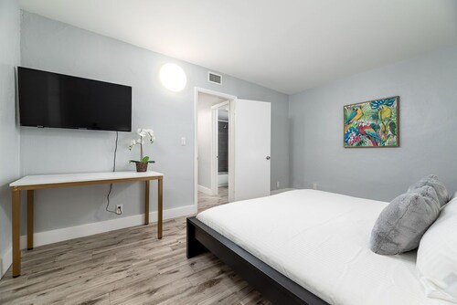 ★ ☆★ ☆★ Casa Zebra ★ ☆★ ☆★ Less Than A Mile Away From The Beach - Fort Lauderdale, FL
