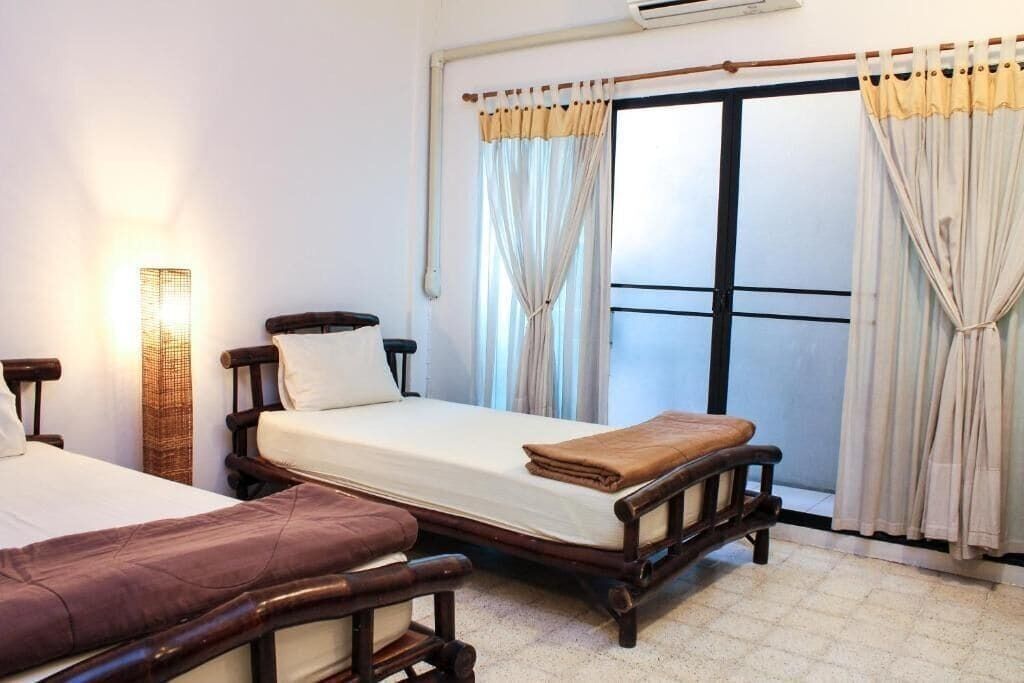 Cortinas/cortinados opacos, Wi-fi grátis, roupa de cama fornecida 