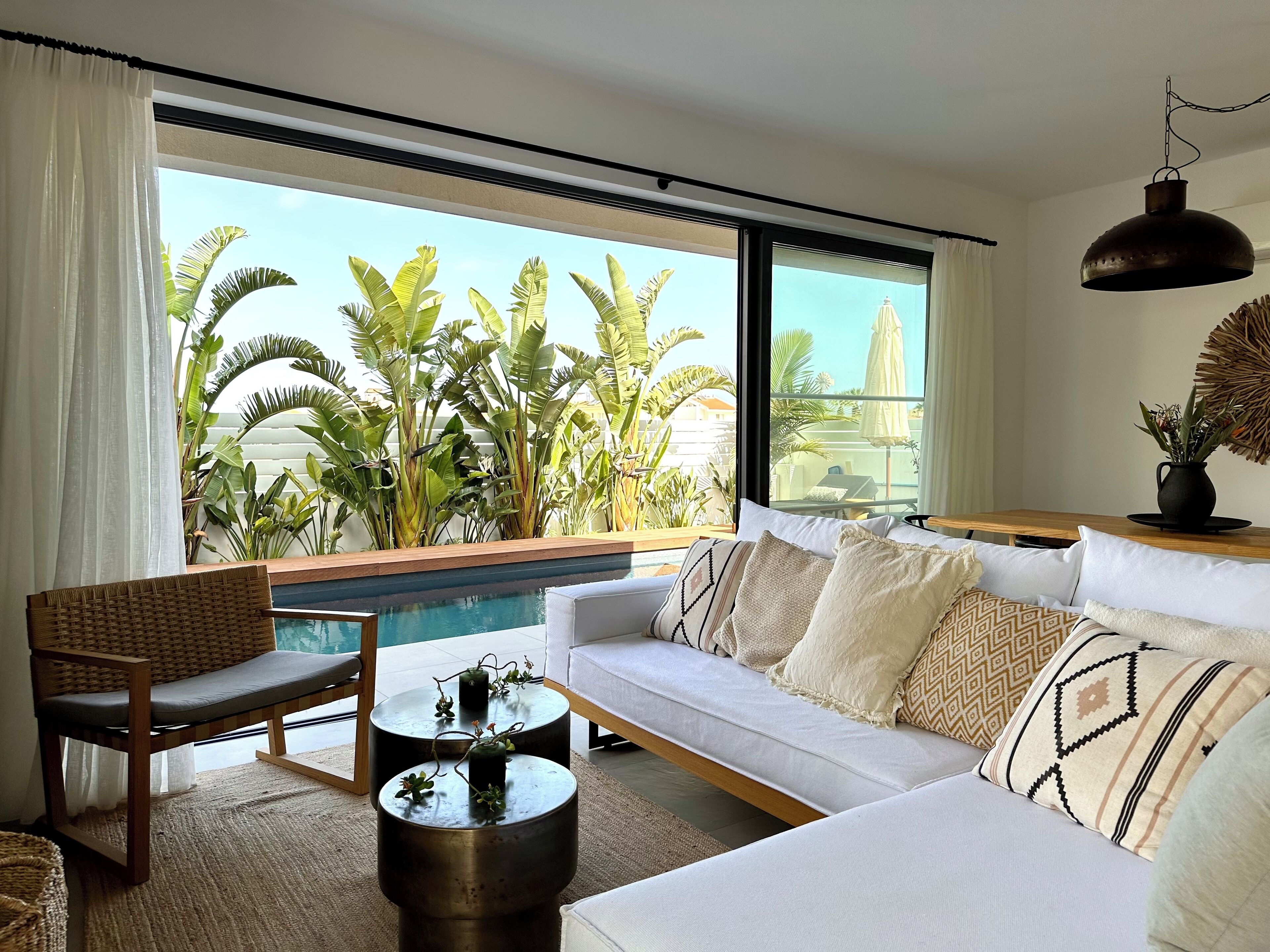 Villa | Sala de estar | Televisor de 43 polegadas com canais por cabo 