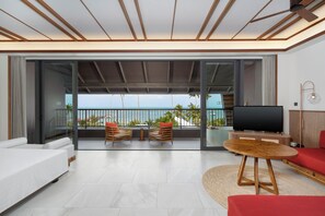 Signature Suite Ocean View | Minibar, cofre no quarto, cortinas/cortinados opacos 