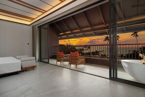 Signature Suite Ocean View | Minibar, cofre no quarto, cortinas/cortinados opacos 