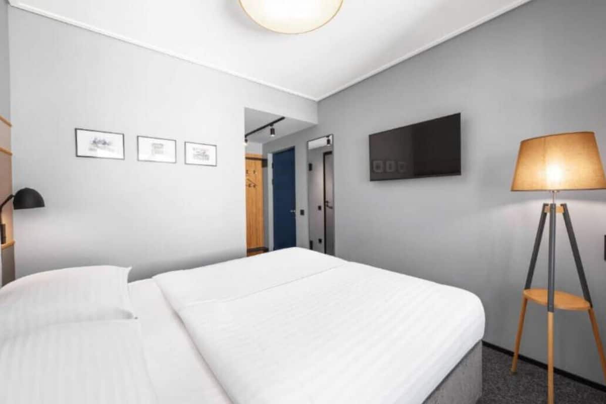 Cofre no quarto, cortinas/cortinados opacos, quartos insonorizados