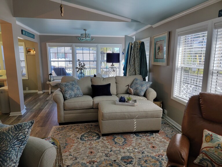Private Beach Access! 2 Bedroom, 2 Full Bath Cottage With Many Amenities! - South Carolina