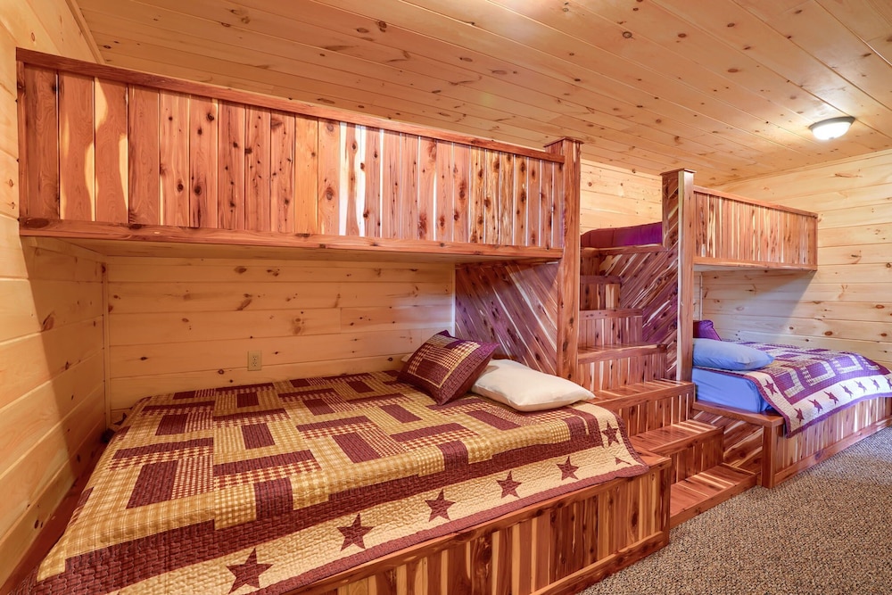 Hocking Hills Laikyns Lodge With Indoor Pool- Great View! - Ohio