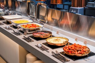 Café da manhã com buffet todos os dias mediante uma taxa