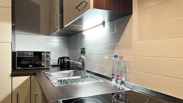 Suite-Estúdio Cidade | Cozinha privada | Uma máquina de café expresso