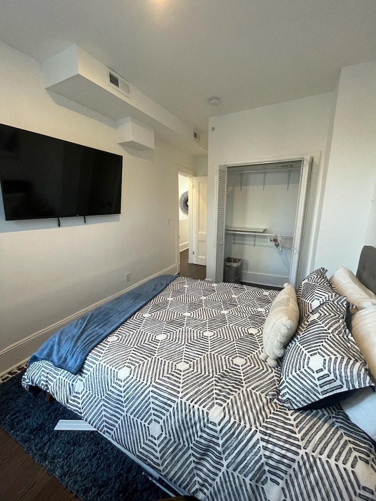 <Br> Beautiful Jersey City Mid-century Apt Near Nyc - Long Island, NY
