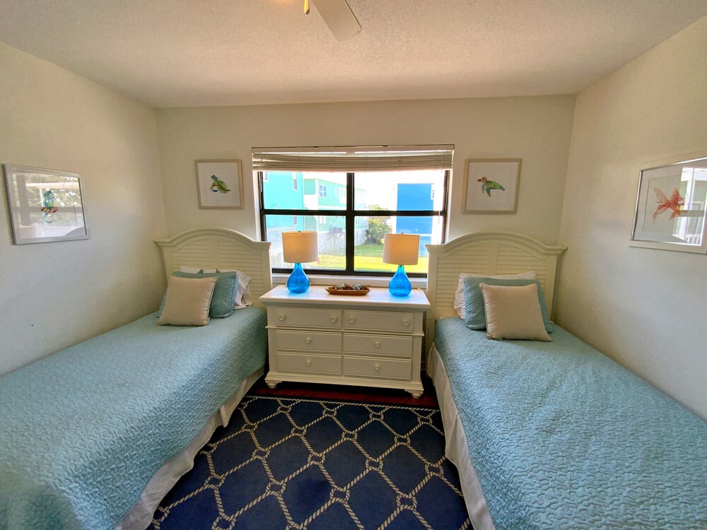 Charming Lagoon Front Home W/ Fishing Pier And Pool! - Gulf Shores, AL