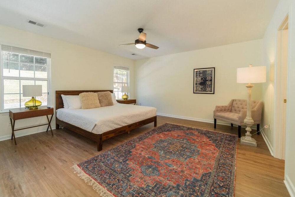 Pet + Family Friendly 4br Pool House Near Furman - Travelers Rest, SC