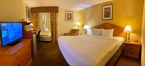 Secretária, cortinas/cortinados opacos, ferro/tábua de engomar 