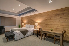 Suite, 1 cama king-size, não fumadores (Dining Table;Living Room) | Camas de colchão viscoelástico, com decoração personalizada