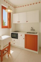 Geladeira, fogão, cooktop, chaleira elétrica