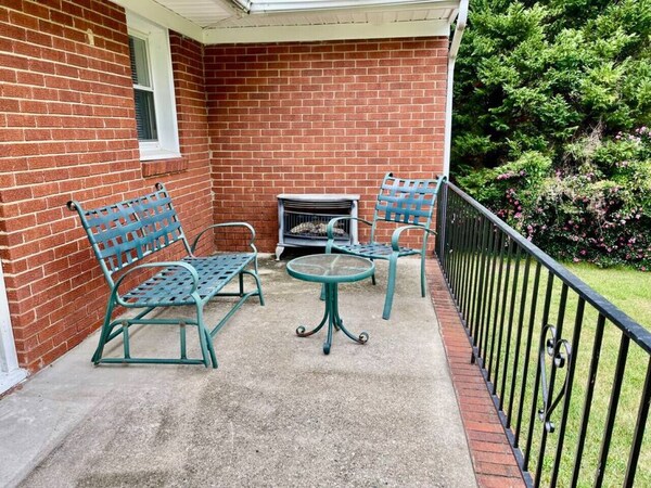 3 Bedroom Entire House Near Hpu & Furniture Market - Greensboro, NC