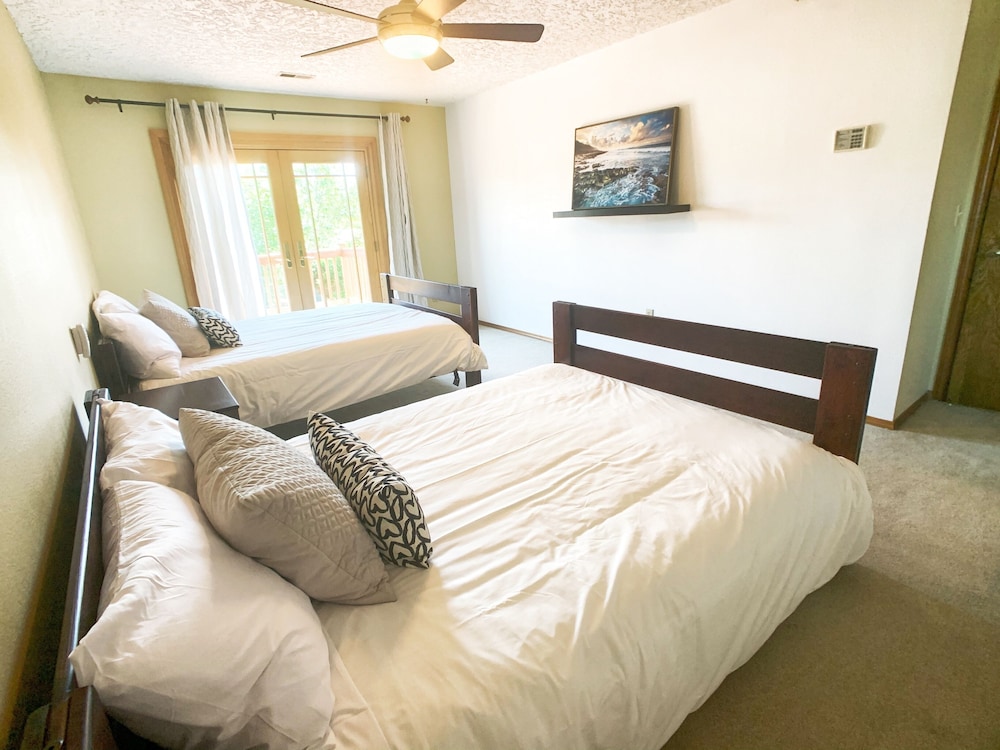 #Oneofakind 5b Retreat W/pool Table,sauna,koi Pond - Hazelwood - Portland