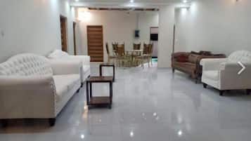 Área de estar no saguão