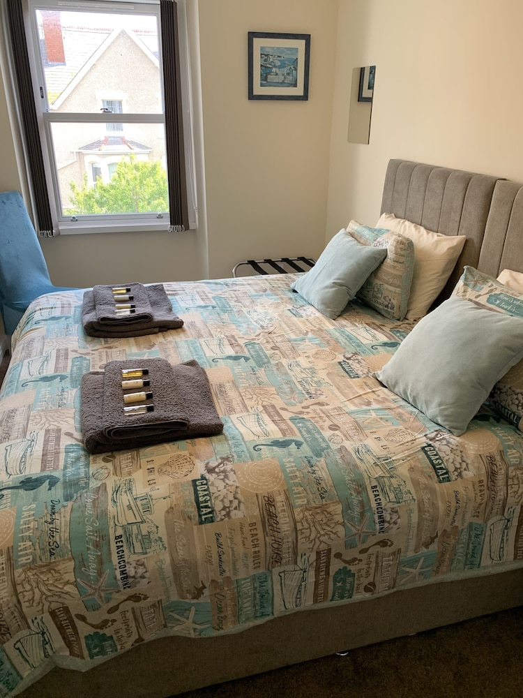 First Floor, Recently Renovated Central Llandudno Apartment - Llandudno