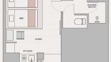 Planta baixa de um quarto de hotel com duas camas, sala de estar, cozinha, cabine de chuveiro e entrada.