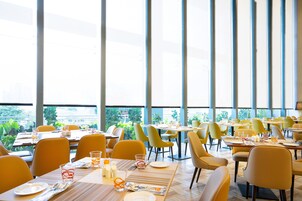 Café da manhã, almoço e jantar; local e internacional 