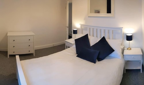 Cosy, Fully Equipped Ground Floor Apartment (124) - Dunfermline