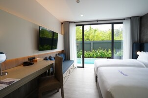 Quarto duplo luxo, acesso à piscina | Cofres nos quartos, escrivaninha, ferros/tábuas de passar roupa