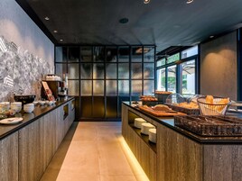 Café da manhã com buffet diário (EUR 17 por pessoa) 