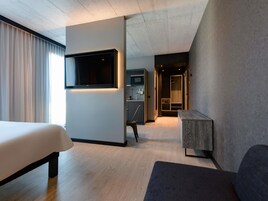 Quarto conforto, 1 cama de casal e sofá-cama, cozinha americana | Cofres nos quartos, escrivaninha, espaço de trabalho para notebook