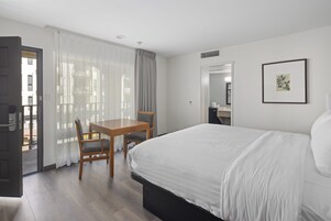 Quarto standard, 1 cama King | Escrivaninha, ferros/tábuas de passar roupa, Wi-Fi de cortesia
