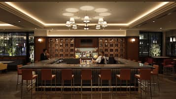 Este bar no lobby do hotel