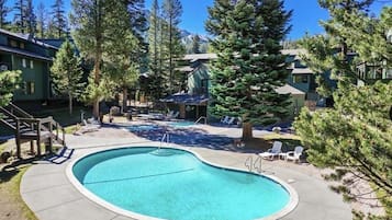 Uma piscina aquecida