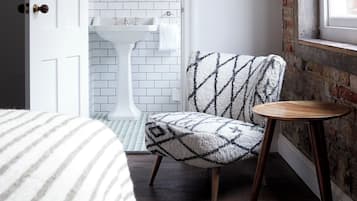 Quarto Duplo Comfort | Casa de banho | Artigos de higiene ecológicos, um secador de cabelo, roupões, chinelos