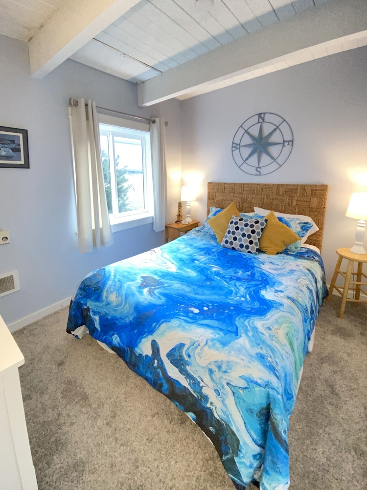 Oceanfront Home In The Heart Of Yachats - Yachats, OR
