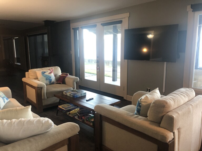 A Beautiful Beach House To Relax, Watch Wildlife, Kayak, And Enjoy Fresh Air. - Hoodsport, WA