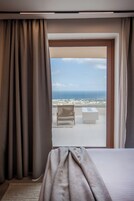 Petit Suite with Sea View & Hot Tub | Vista do quarto