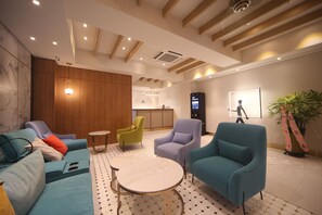 Área de estar no saguão