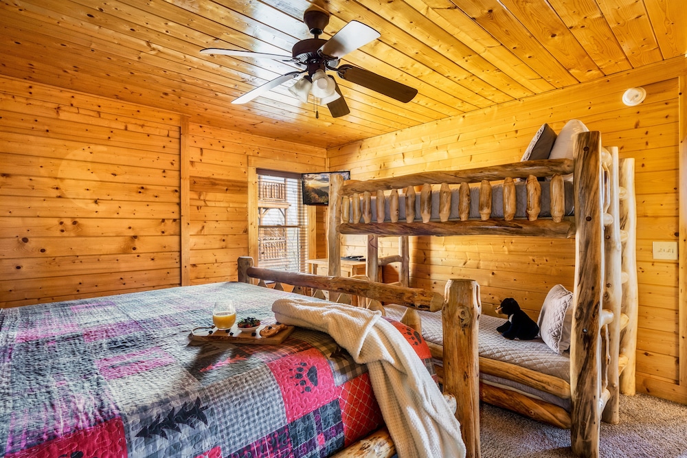 Breathtaking Views: 3 King Ensuites+new Hot Tub+2 Decks+arcade+pool Table - Sevierville, TN