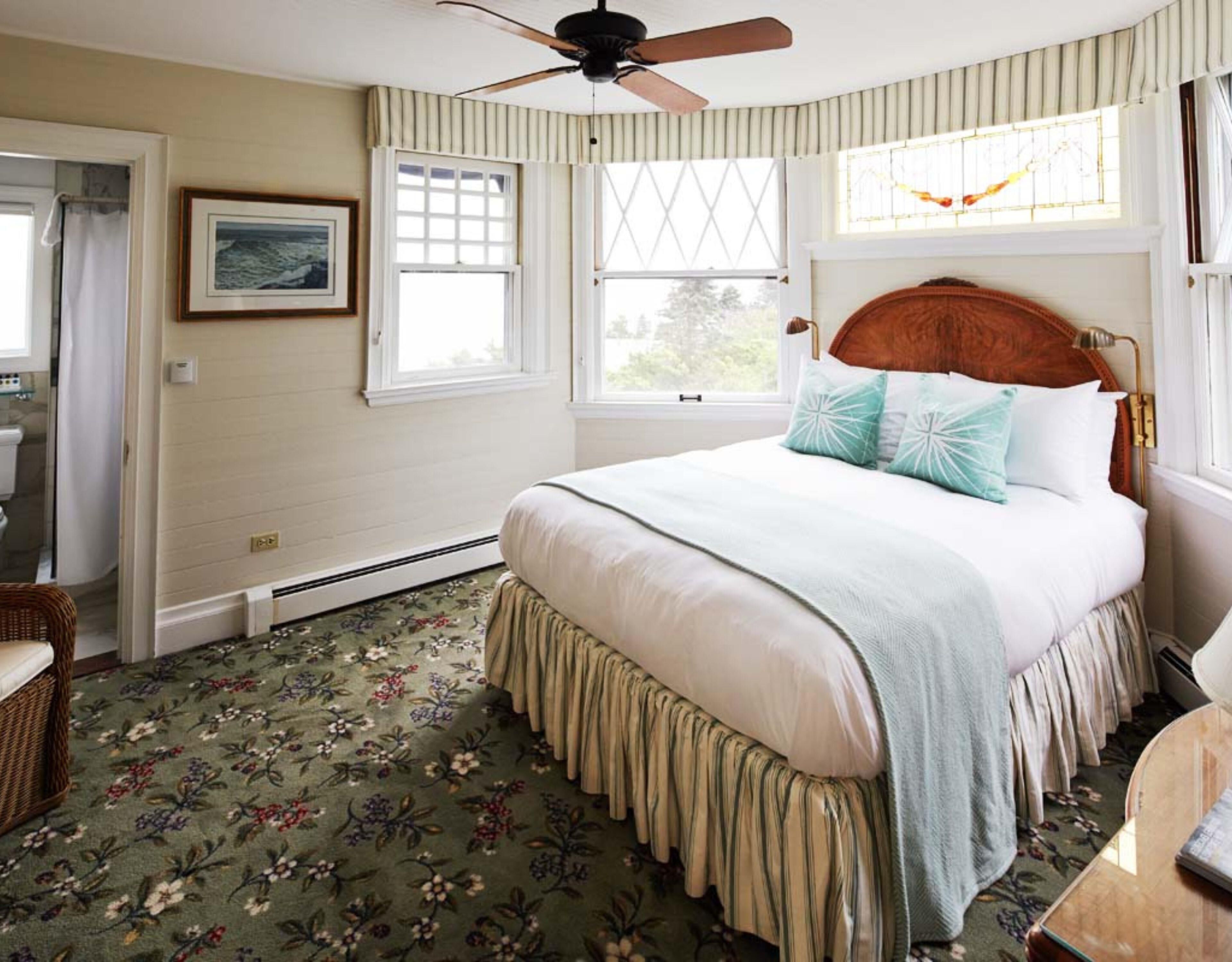 Quarto, 1 cama Queen, vista para o oceano (Seacrest) | Ferros/tábuas de passar roupa, Wi-Fi de cortesia