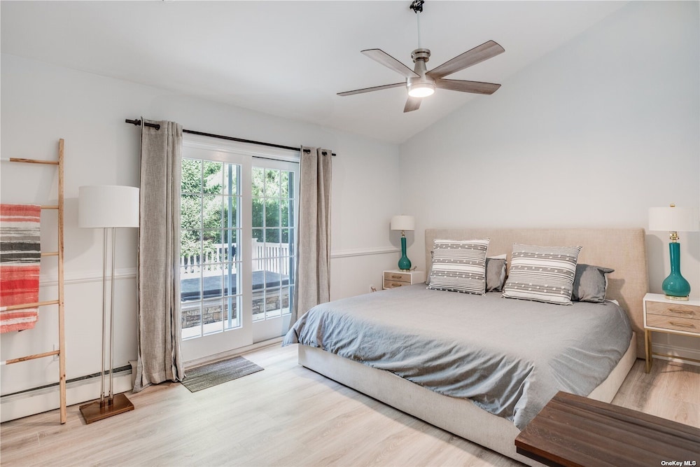 Serene Beach Oasis W/ Hot Tub & Salt Water Heated Pool - Hampton Bays, NY